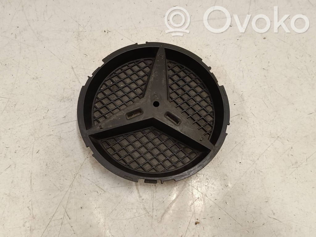 A0008880060 Mercedes-Benz C AMG W205 Grotelės viršutinės, 230,00 € | RRR