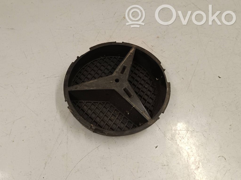 A0008880060 Mercedes-Benz C AMG W205 Grotelės viršutinės, 230,00 € | RRR