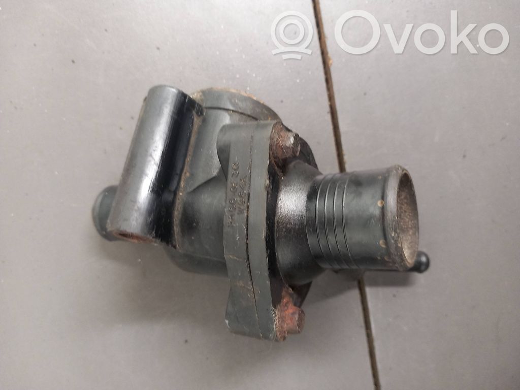 w584a Ford Mondeo Mk III Boîtier de thermostat / thermostat, 9,00 € | OVOKO