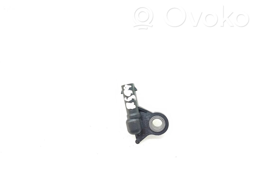 103676100A Tesla Model Y Airbag deployment crash/impact sensor, €3.00 | RRR