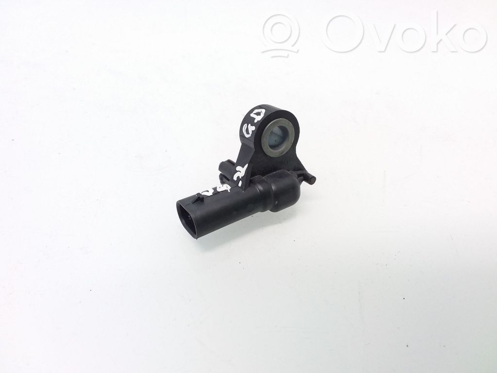 103676100A Tesla Model Y Airbag deployment crash/impact sensor, €3.00 | RRR