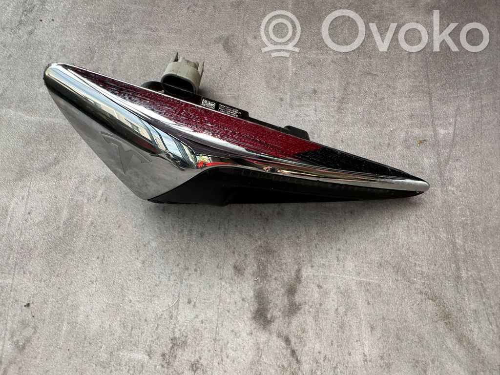 1125106-00-E Tesla Model S Indicatore di direzione del parafango ...