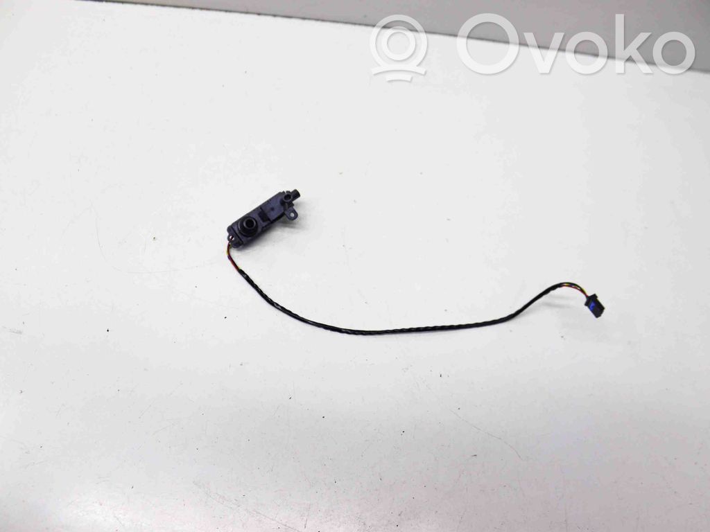 110061900C Tesla Model 3 Side fender camera, €49.00 | RRR
