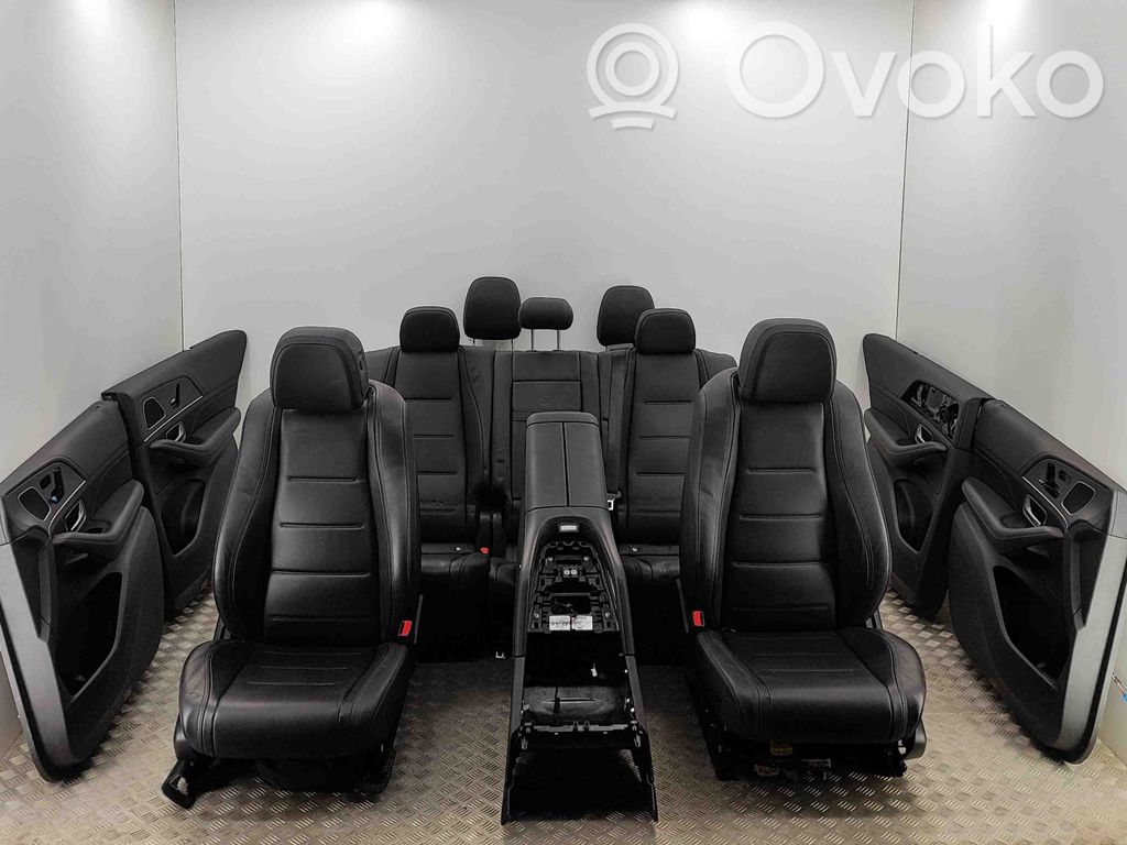 A1677274900 Mercedes-Benz GLE W167 Front door card panel trim, €158.00 ...