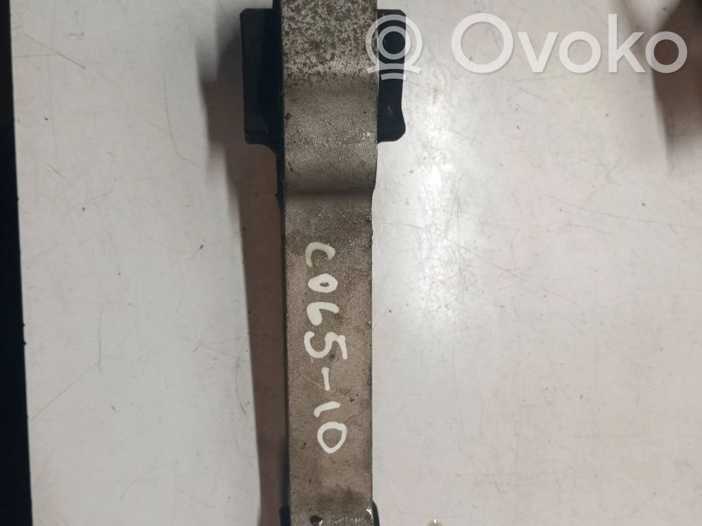 31670126 Volvo V70 Moottorin kiinnikekorvake (käytetyt), 22,76 € | OVOKO
