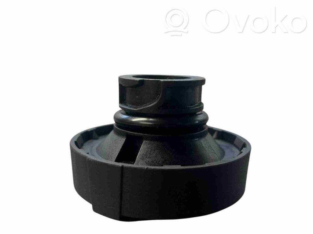 30677517 Volvo XC60 Tappo carico dell’olio, 8,80 € | OVOKO